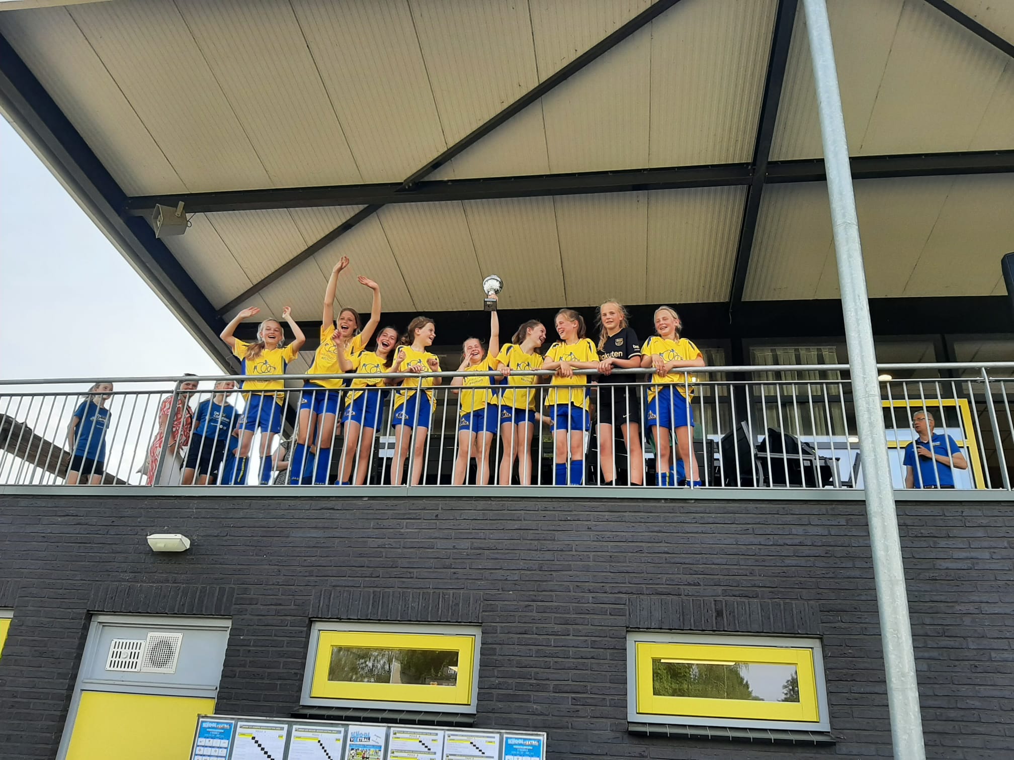 Stralende gezichten tijdens KNVB Regiofinale voor basisscholen bij DOS ...